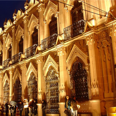 Descubre la arquitectura y el ambiente provinciano de Jerez de García ...