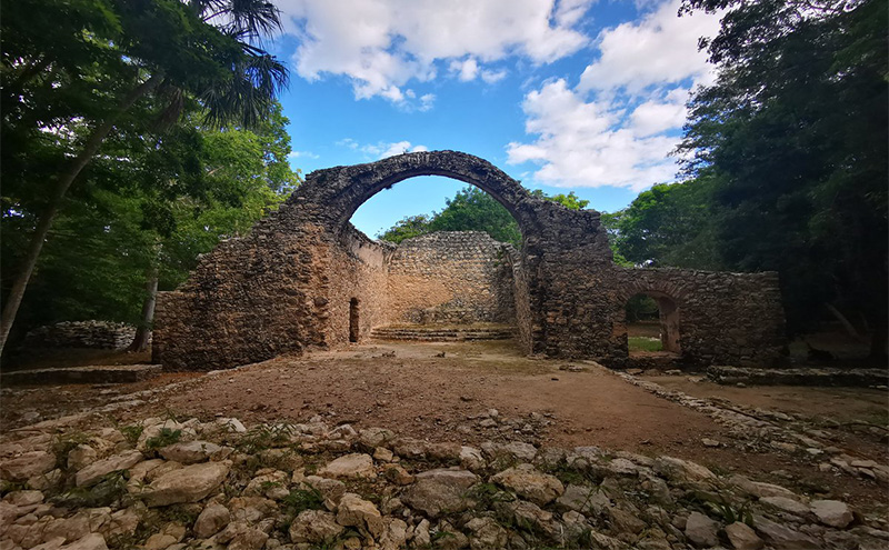 Zona Arqueológica de Oxtankah-Quintana Roo - Comecuamex